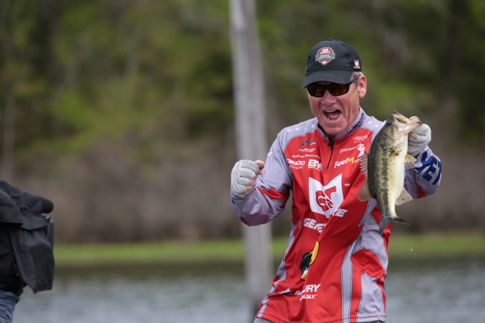 Stephen Browning Leads Group B at MLF Heavy Hitters Lake Palestine