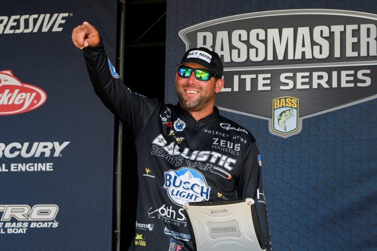 Lee Livesay Grabs Day Two Lead at 2022 Bassmaster Elite Series Lake Fork